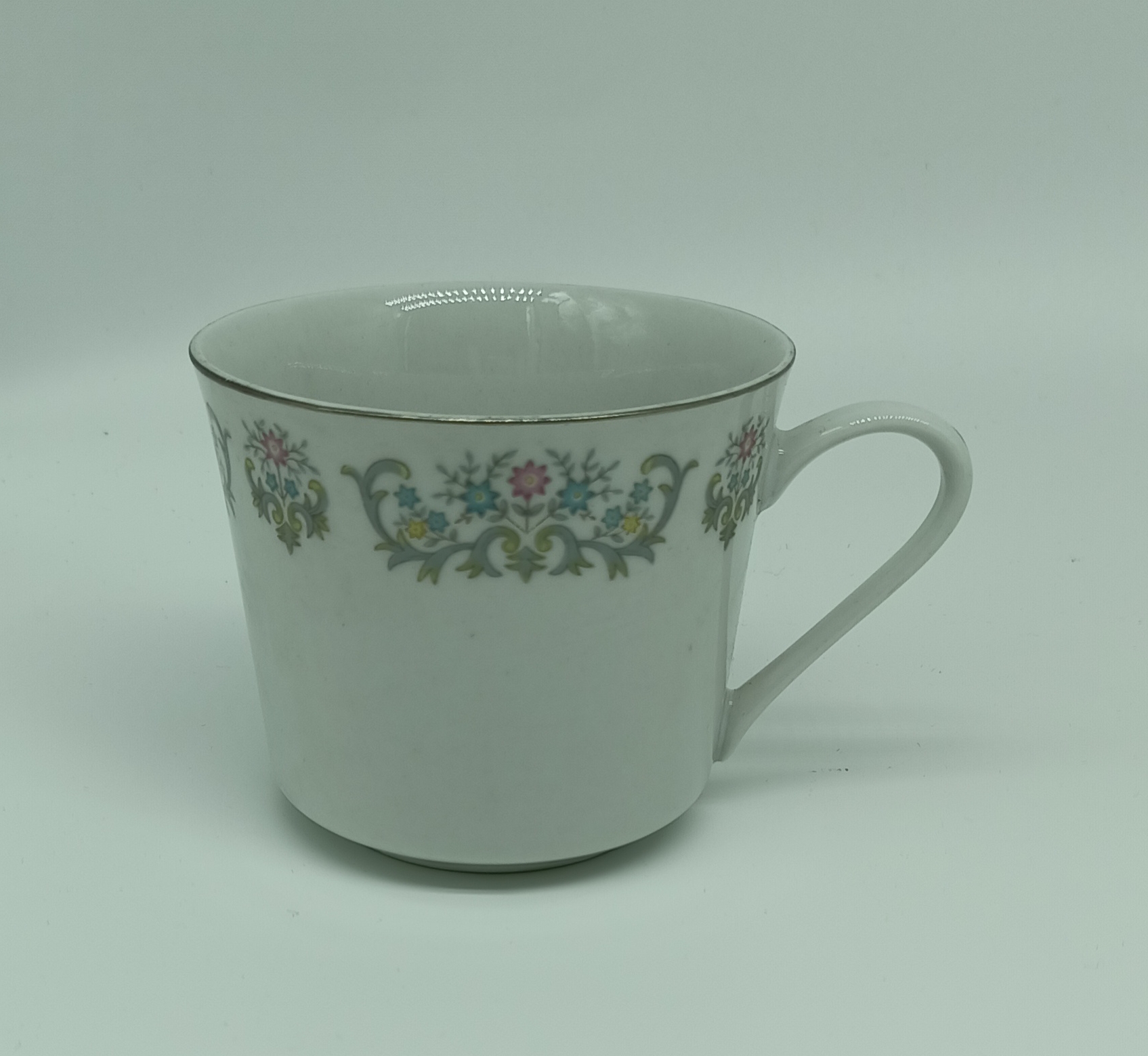 Assorted Floral with Curved Design Cup - Singapore Pickers